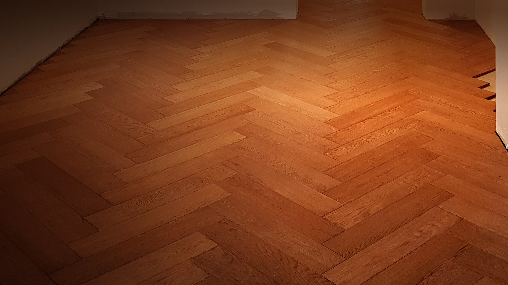 Instalación de parquet en piso en colaboración con Genseen - Com